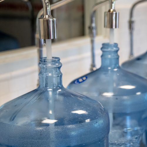 Destilliertes Wasser von höchster Reinheit | AT - Chemie